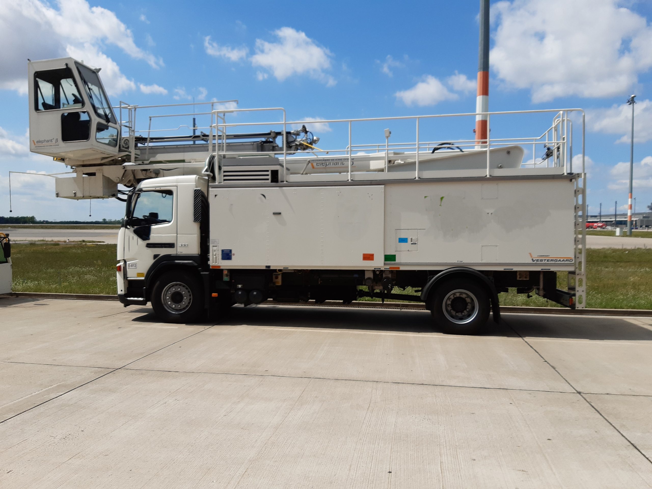 Aircraft De-icer Vestergaard Elephant BETA